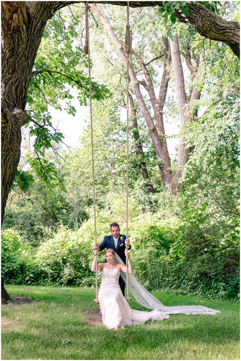 Stunning Red Wing Wedding - ericajohannaphotography.com