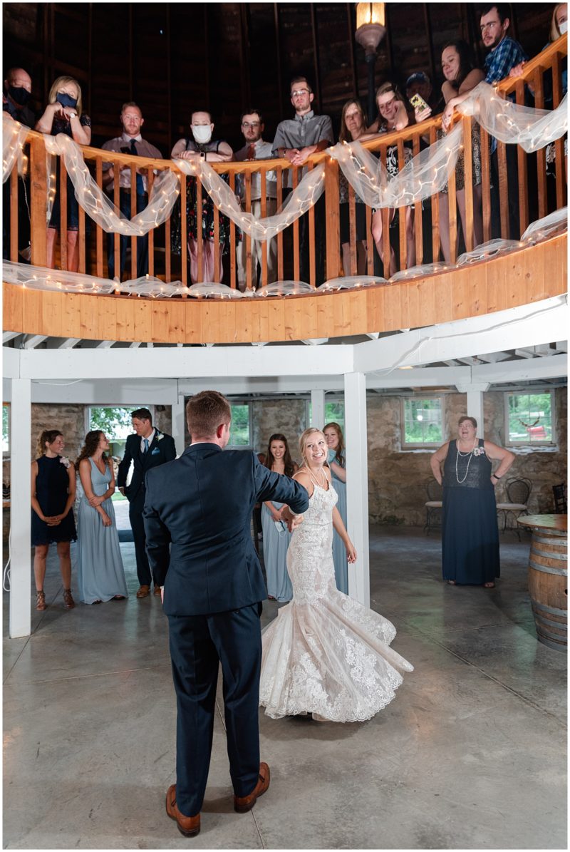 Stunning Red Wing Wedding - ericajohannaphotography.com